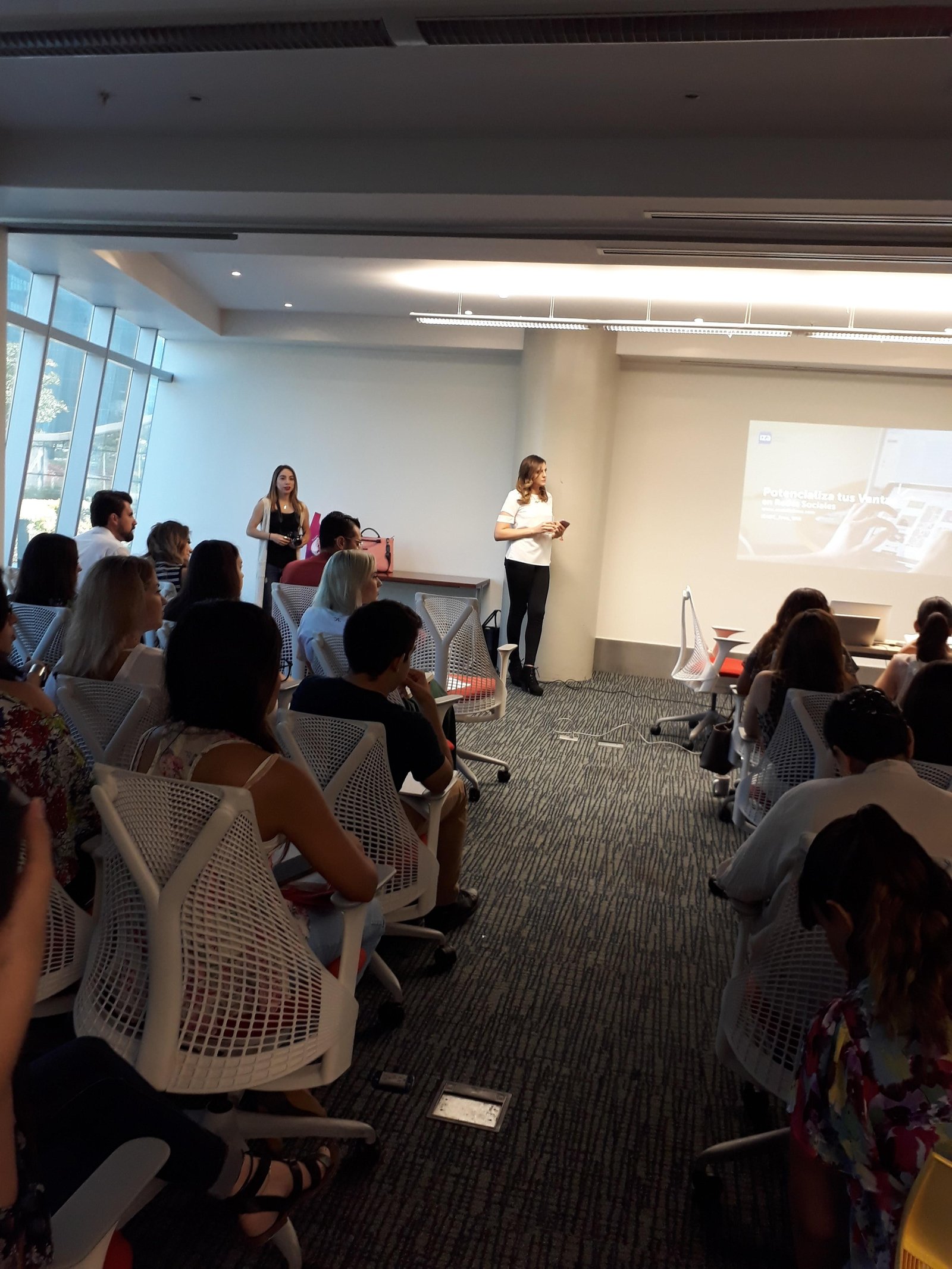 ¡Workshop con Hola Sunshine!